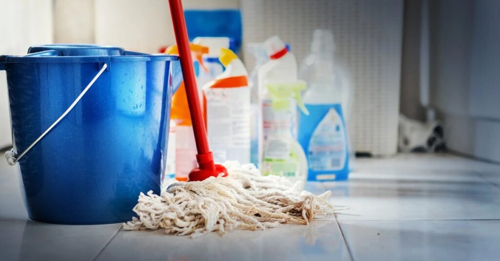 Blitzblank in Rekordzeit: 7 geniale Tricks für ein sauberes Bad in nur ...